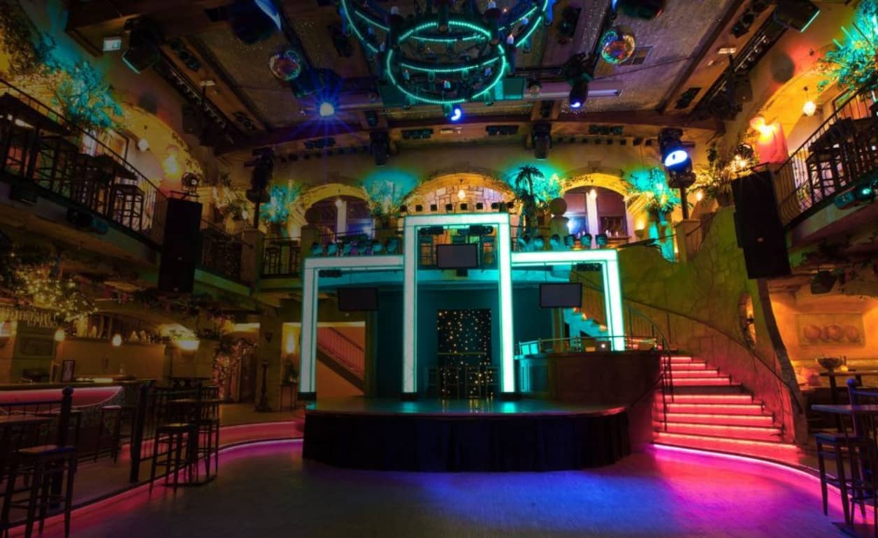 Palais - Alando Palais